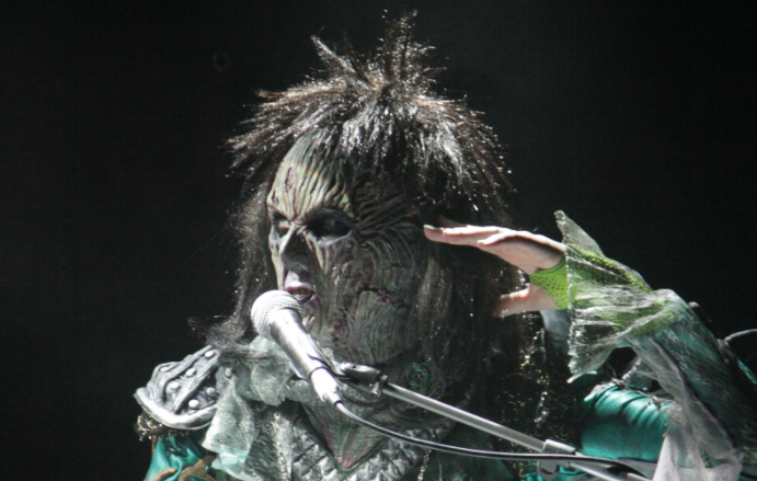 Tällainen kaunotar Lordi-yhtyeen Awa on oikeasti - katso Hymyn ...