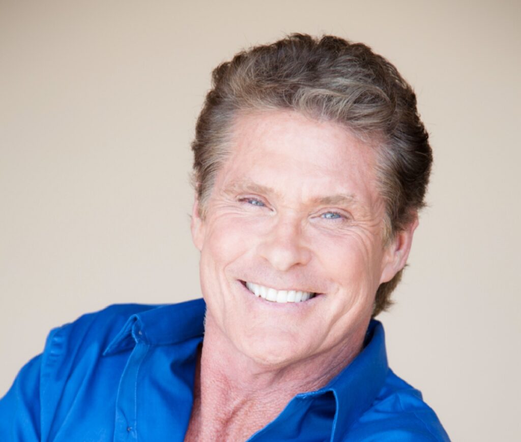 David Hasselhoff täytti 70 vuotta, juhli Baywatch-tähtien kanssa ...